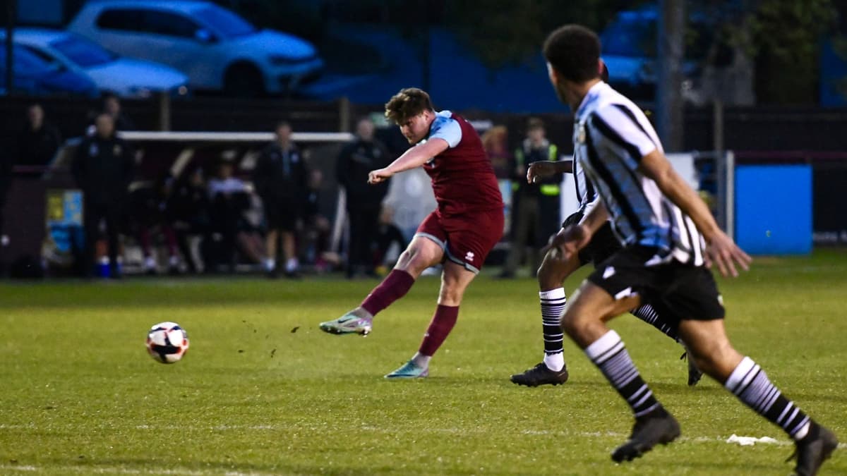 Champions Farnham close in on unbeaten league campaign with win ...