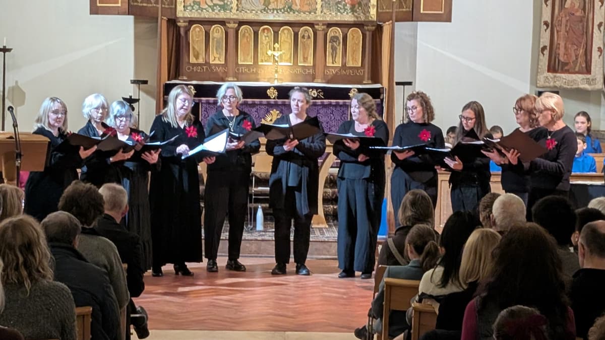 Christmas concert raises over £1500 for dementia care at Hunter Centre ...