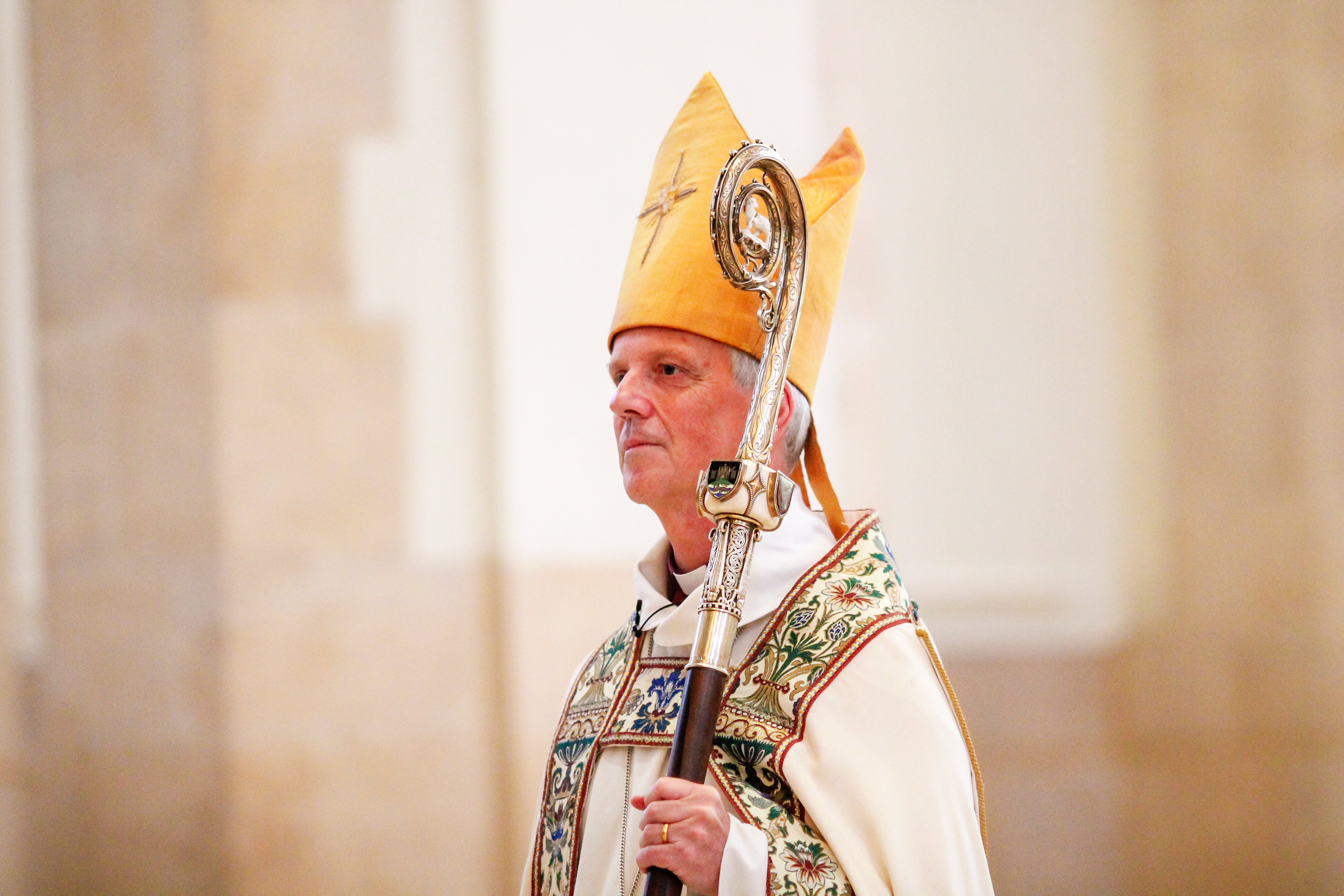 Tributes paid as Bishop of Guildford Andrew Watson dies from pancreatic ...